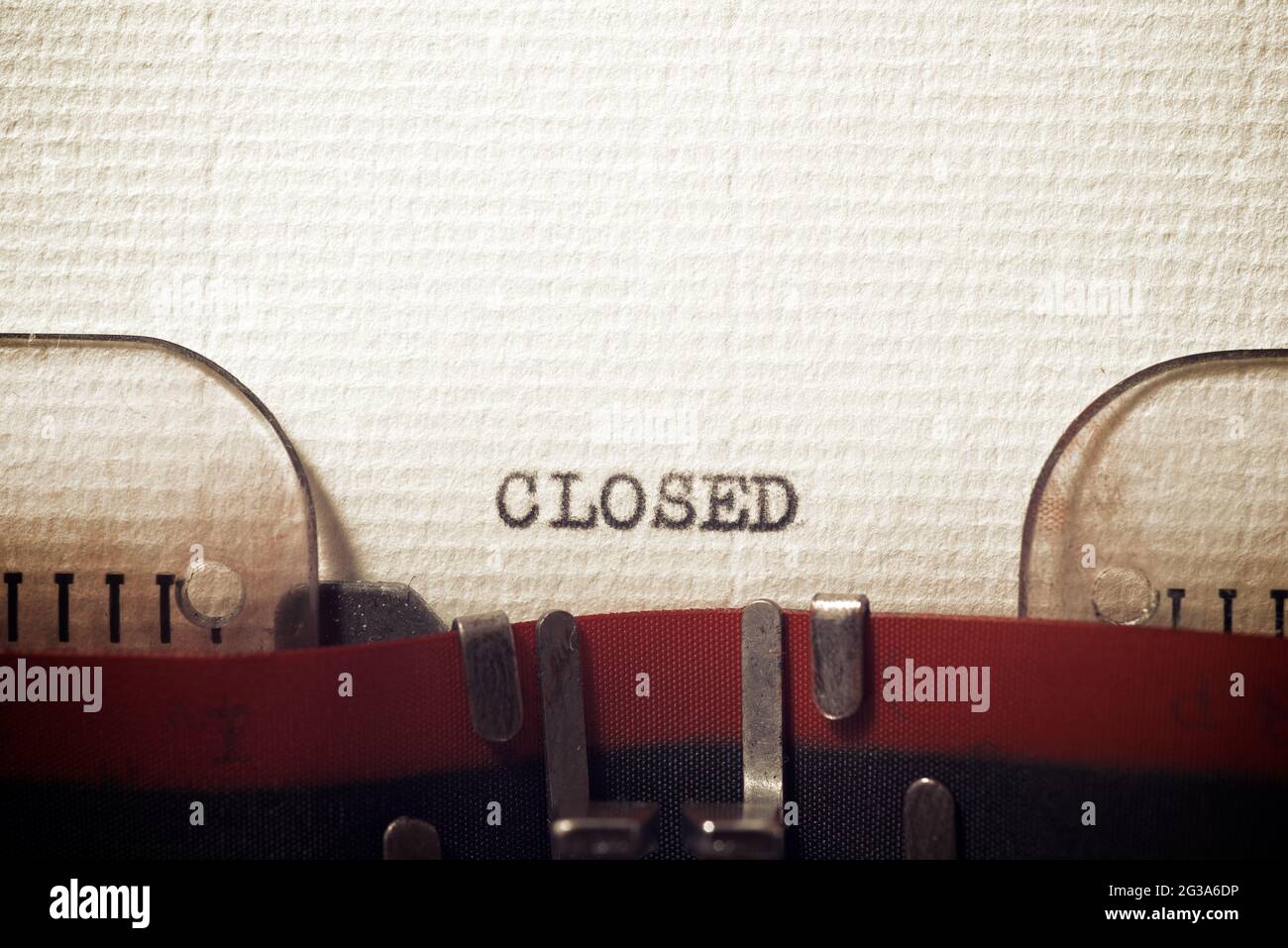 The word closed written with a typewriter Stock Photo - Alamy