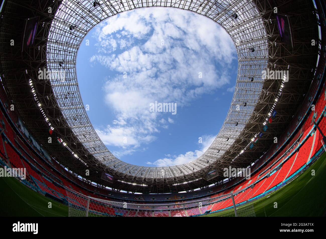 Puskas arena stadium hi-res stock photography and images - Alamy