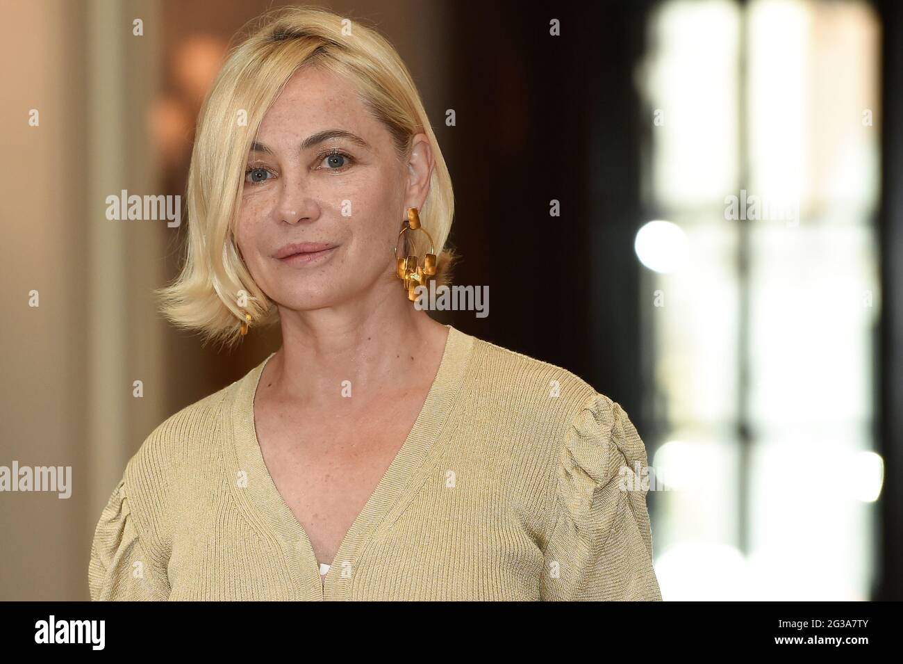Actress emmanuelle hi-res stock photography and images - Alamy