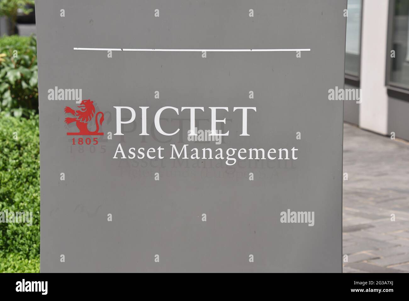 Pictet bank hi-res stock photography and images - Alamy