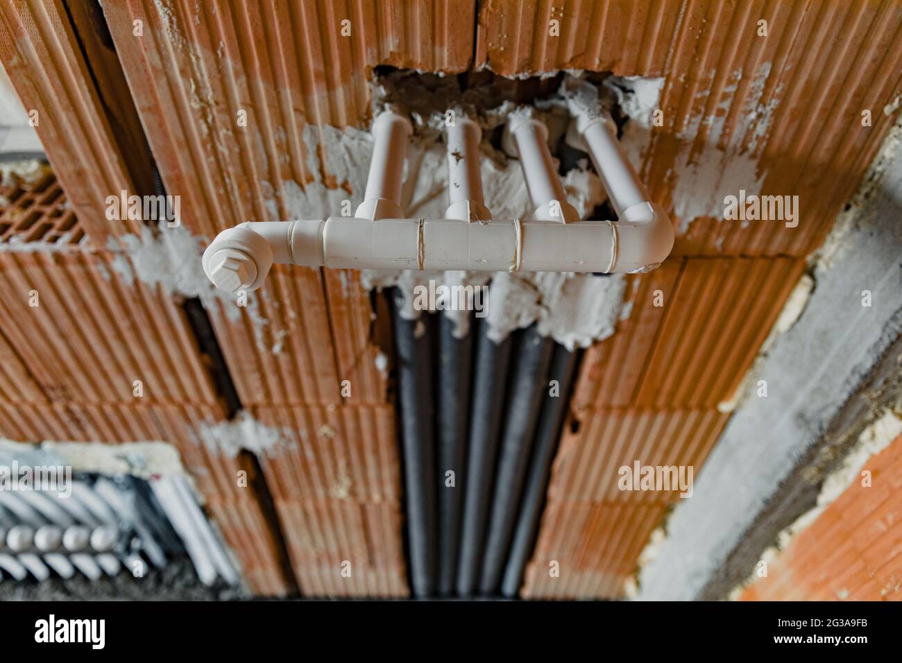 White conduit house hi-res stock photography and images - Alamy