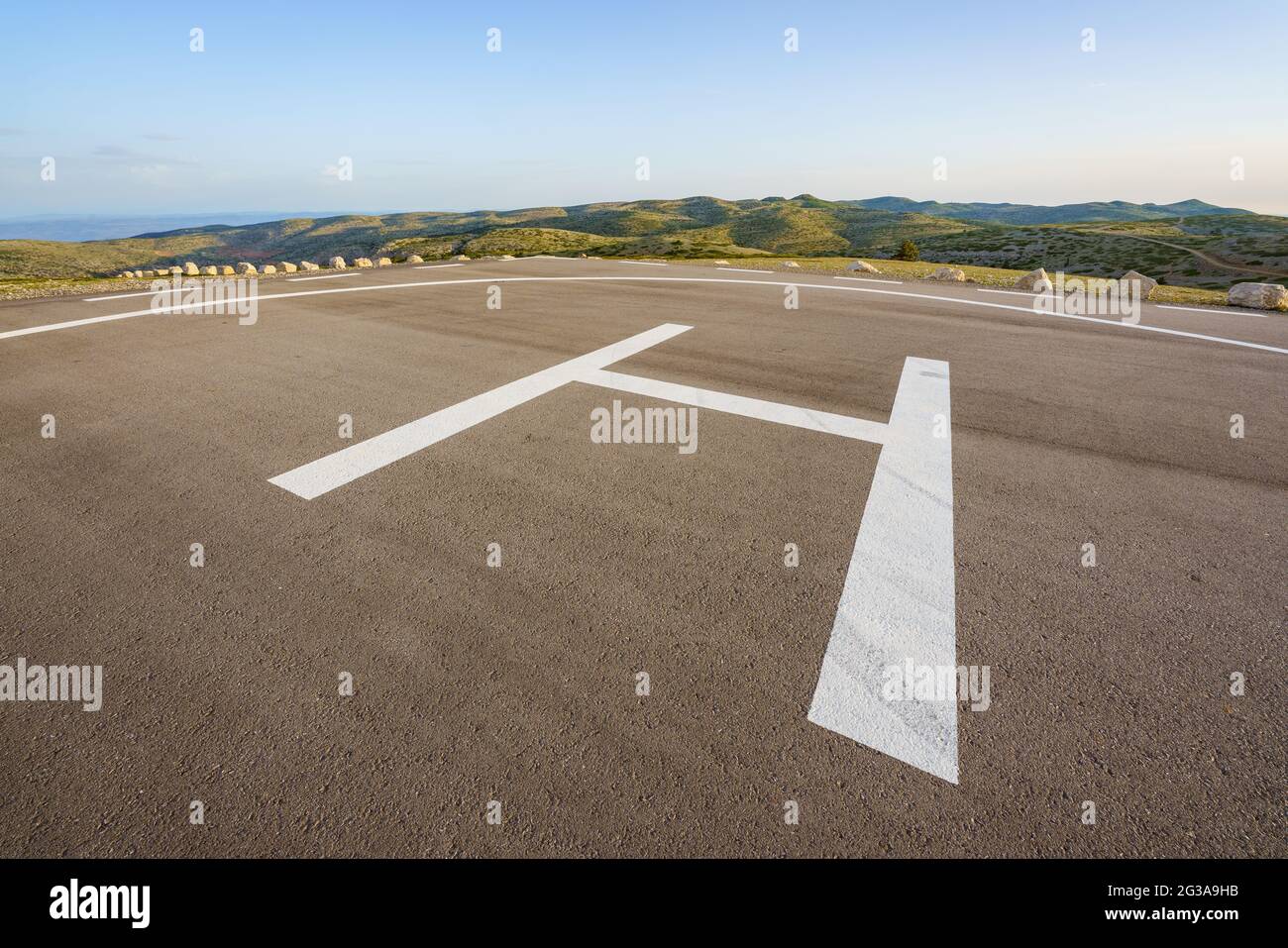 Helipad sign hi-res stock photography and images - Alamy