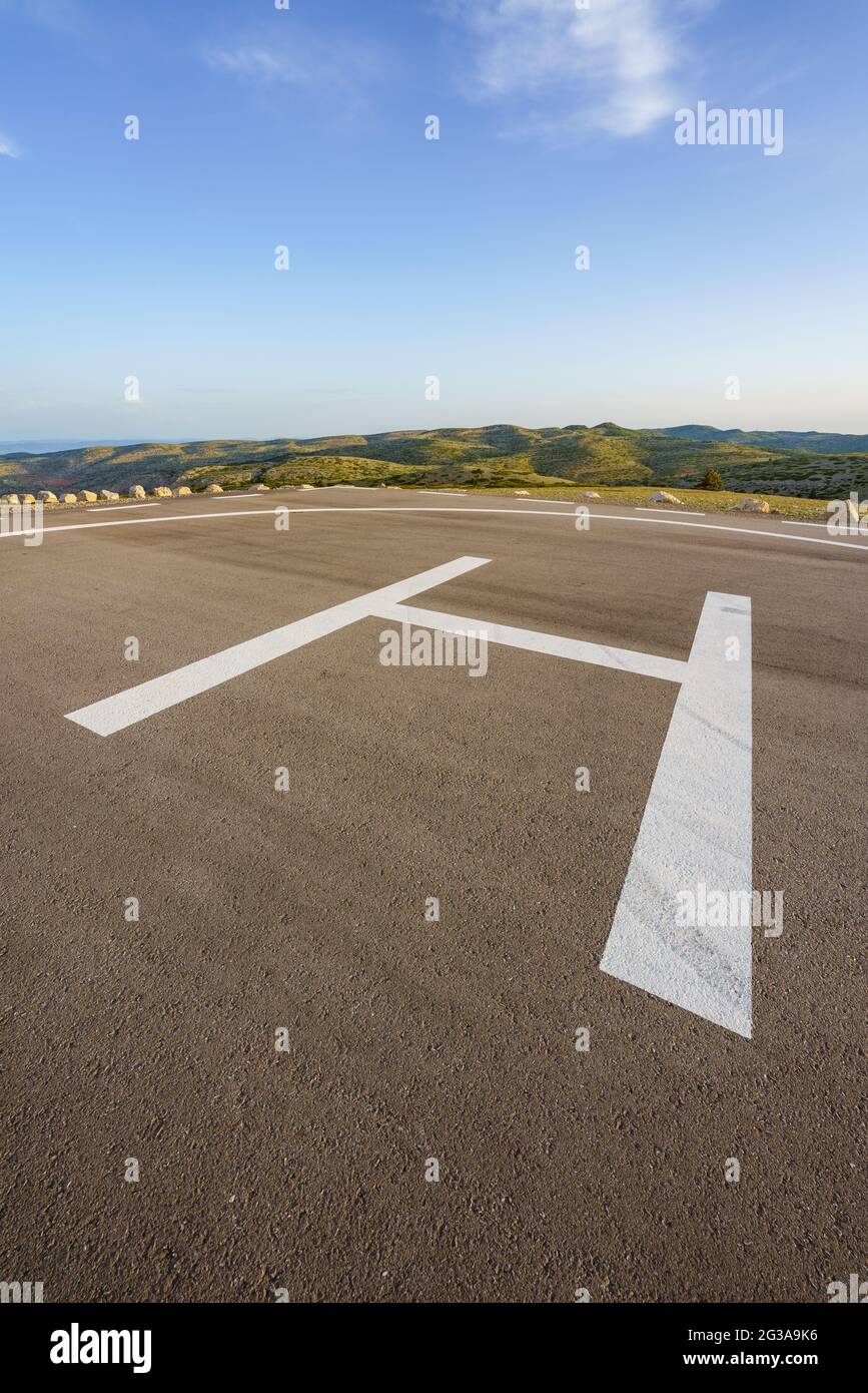 Helipad empty hi-res stock photography and images - Alamy