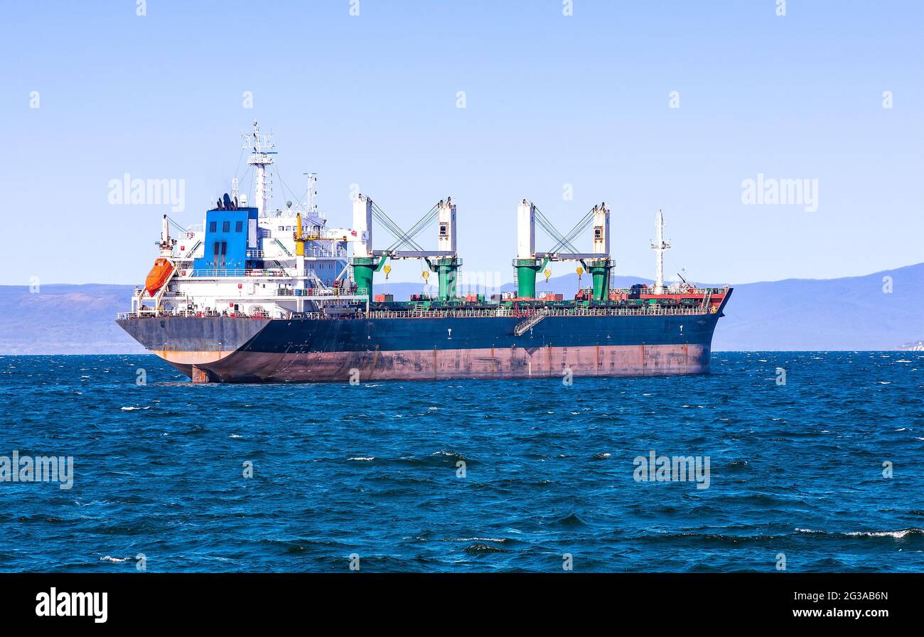 The bulk cargo ship to harbor quayside Vladivostok Stock Photo - Alamy