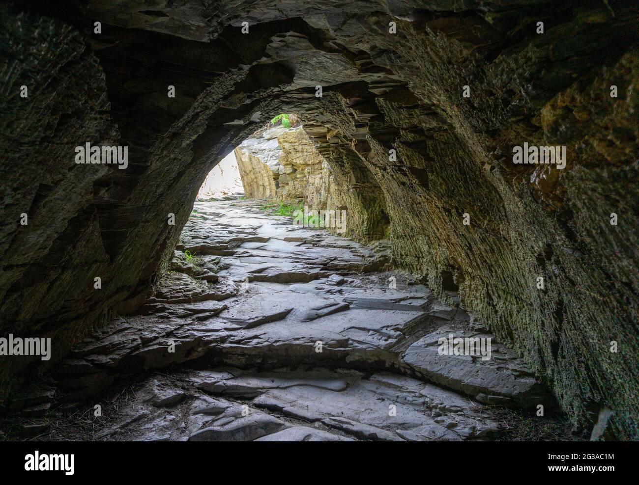 Cave exit hi-res stock photography and images - Alamy