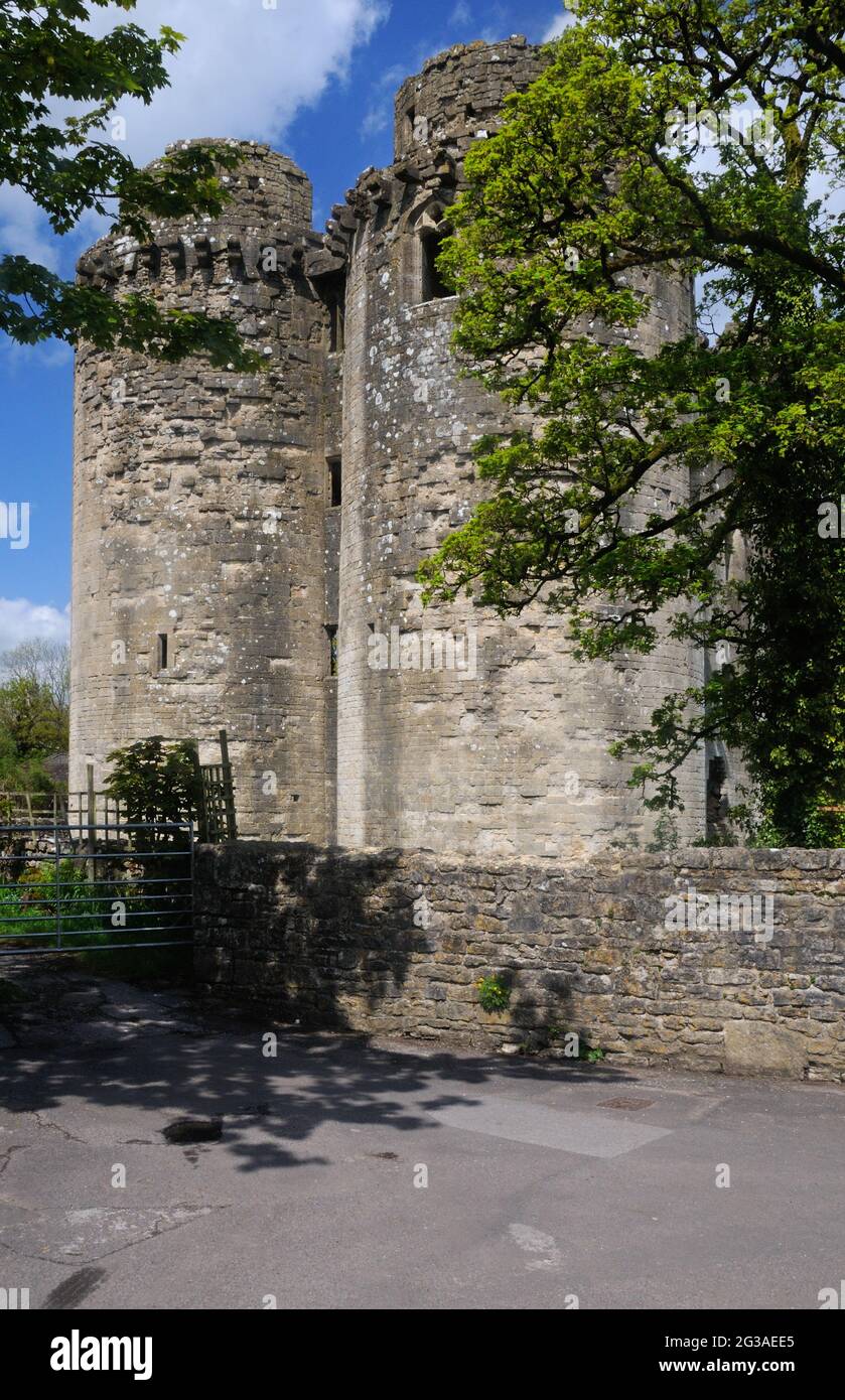 The ruined shell of Nunney Castle, in Nunney, Somerset, England Stock ...