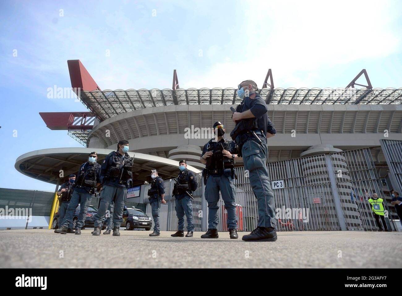Milan, Police of Stto at work for the safety of the San Siro stadium ...