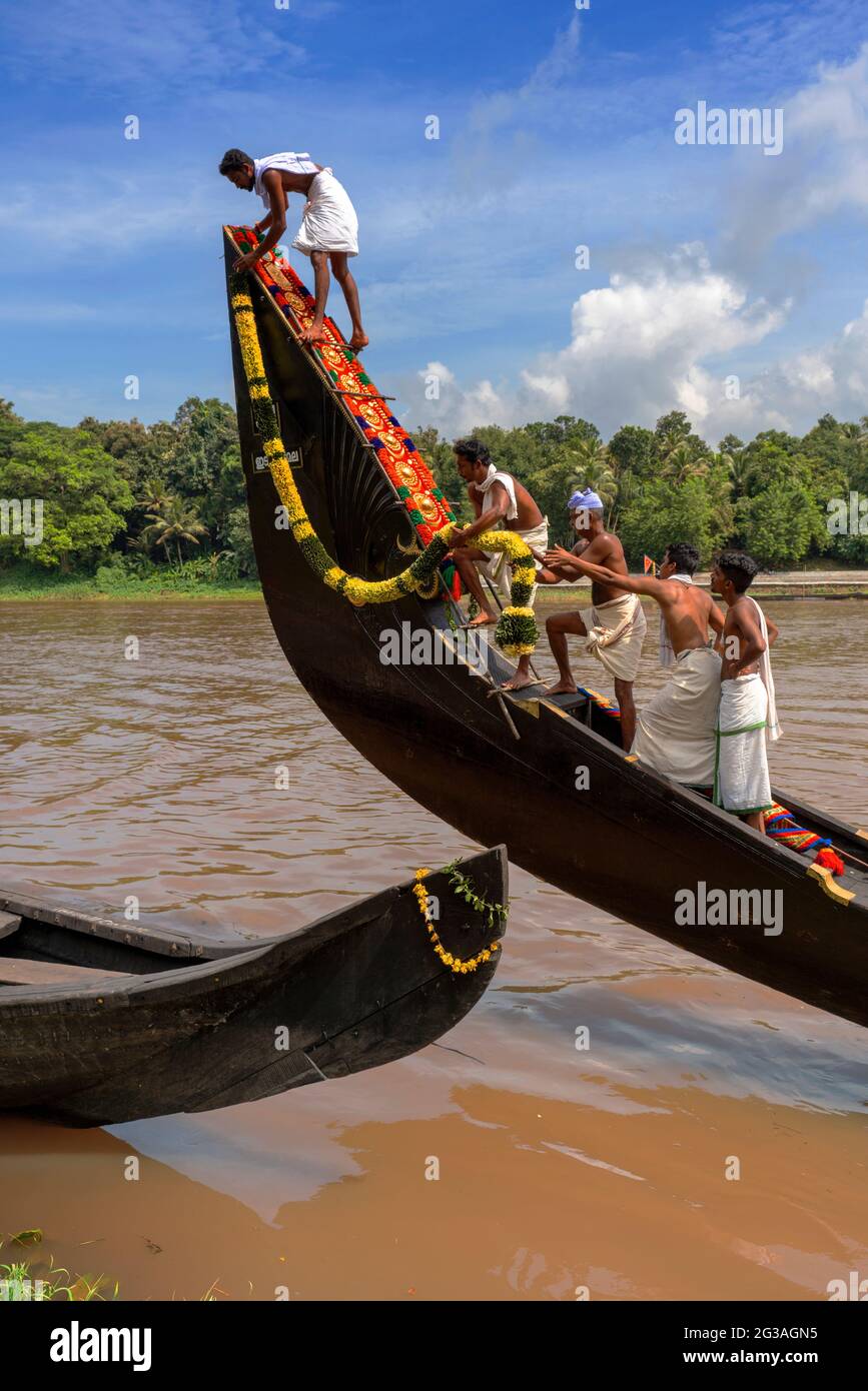 Aranmula ,08 September, 2017 : Oarsmen in traditional costume decorate ...