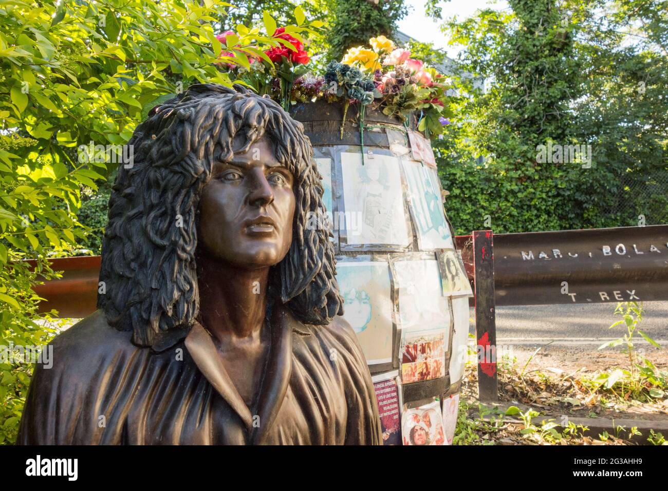 Closeup of shrine to T. Rex's lead singer Marc Bolan, on Gipsy Lane ...