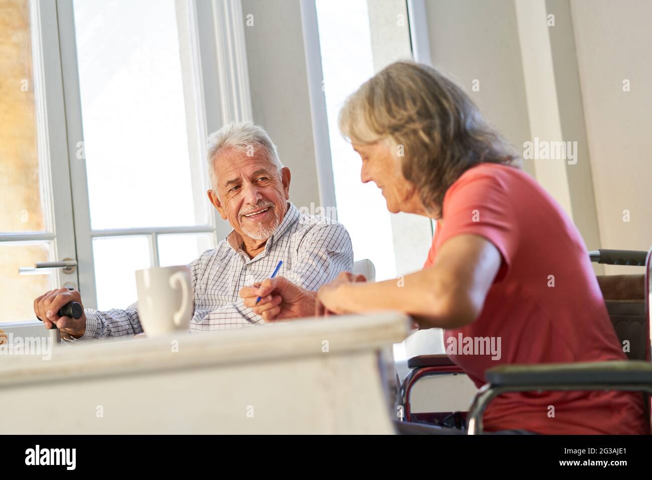 Solving puzzles hi-res stock photography and images - Alamy