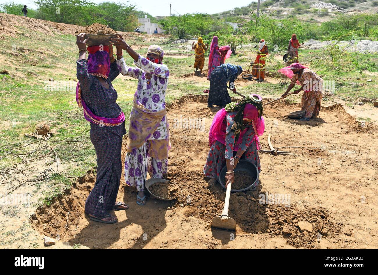Mgnrega hi-res stock photography and images - Alamy