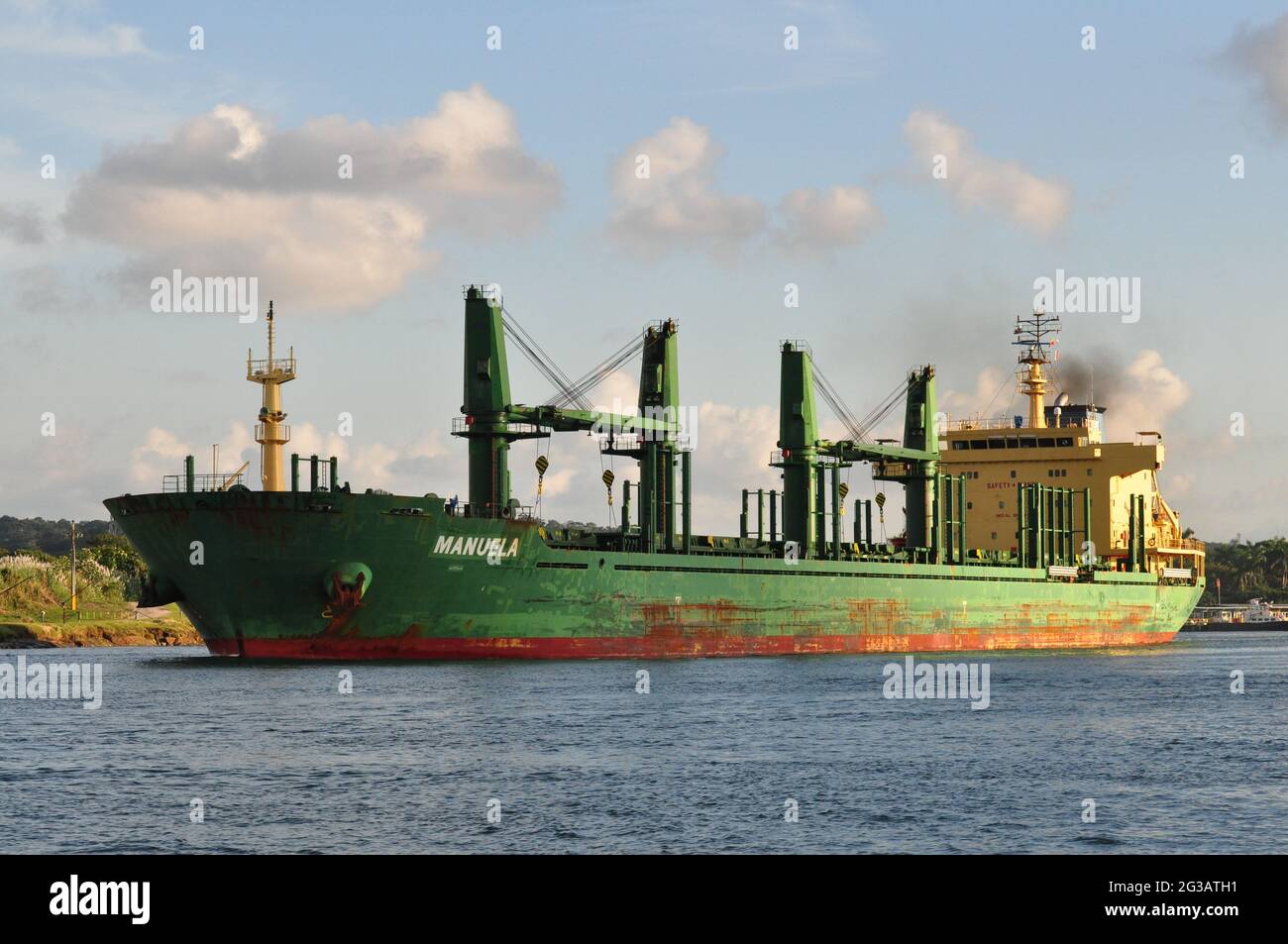 Panama canal tug boat hi-res stock photography and images - Alamy