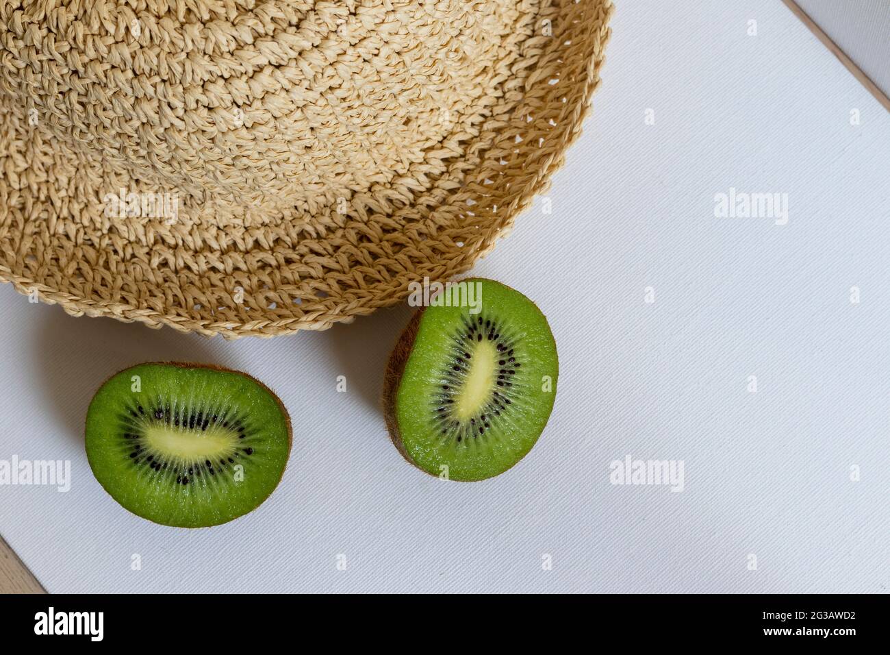 Close up shot of a kiwi fruit Stock Photo - Alamy