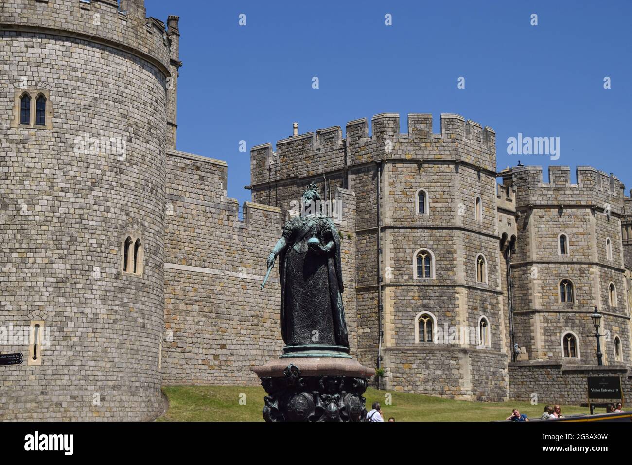 Queen Victoria Statue, Windsor Castle, United Kingdom Stock Photo - Alamy