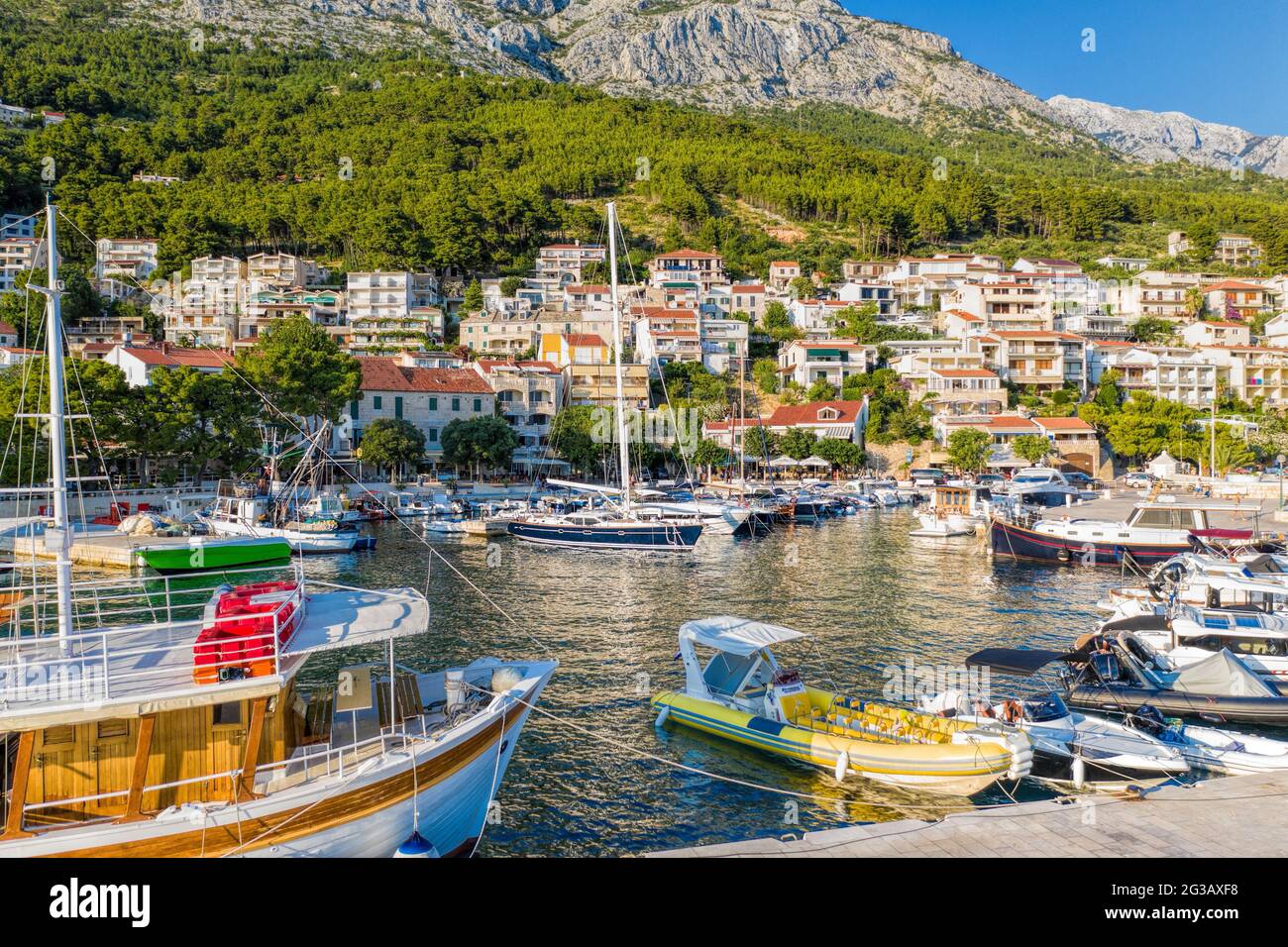 Old town Brela with harbor in Dalmatia, Croatia Stock Photo - Alamy