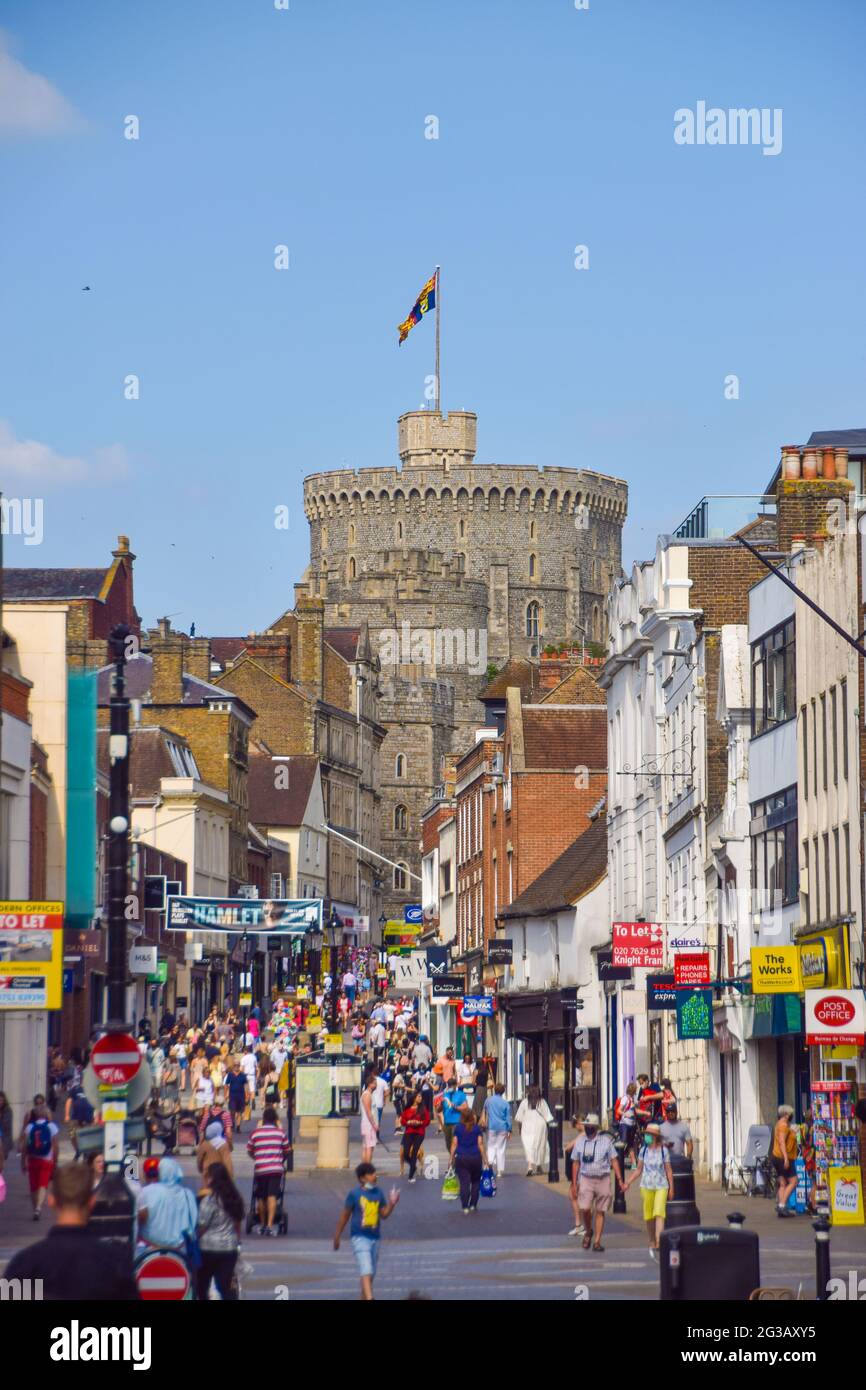 Royal Windsor Bridge High Resolution Stock Photography and Images - Alamy