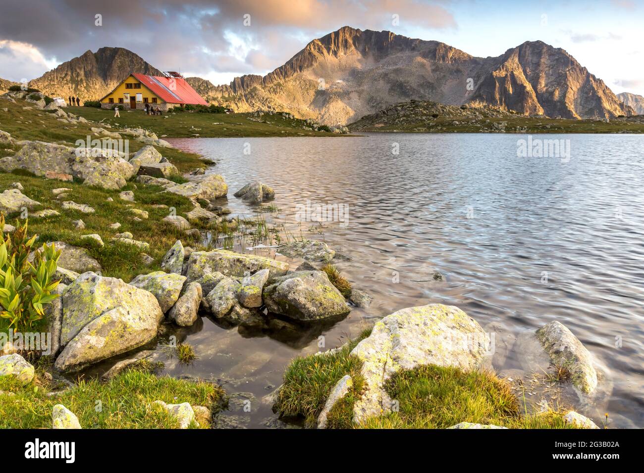 Amazing landscape of Tevno lake and Kamenitsa peak at Pirin Mountain ...