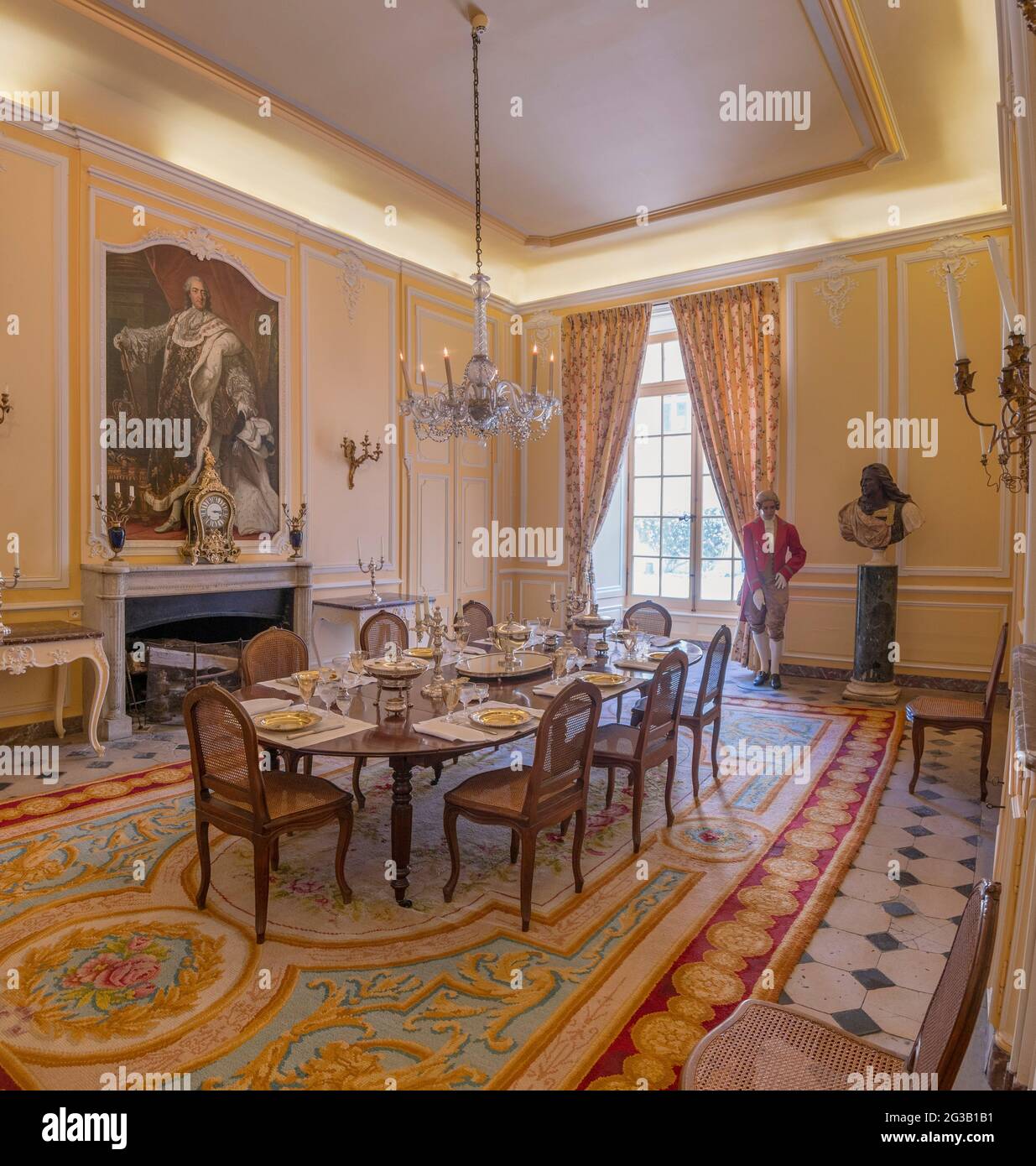 Louis xv furniture hi-res stock photography and images - Alamy