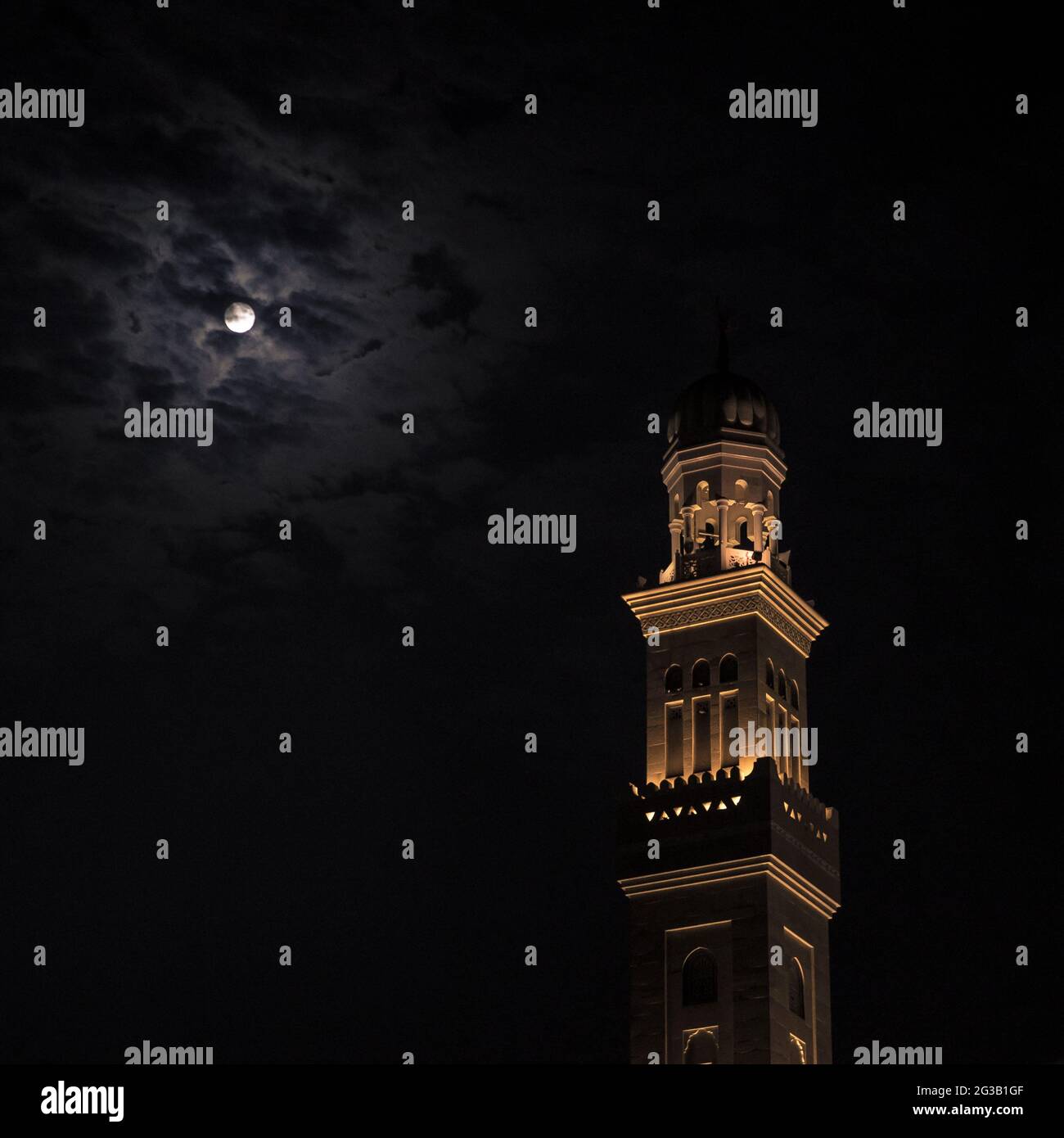 Mosque and moon hi-res stock photography and images - Alamy