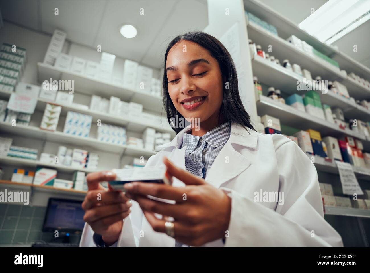 Labcoat uniform hi-res stock photography and images - Alamy