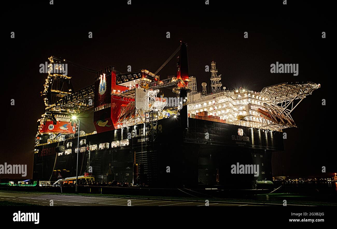 liufeboats at part of big crane vessel in rotterdam harbour Stock Photo ...