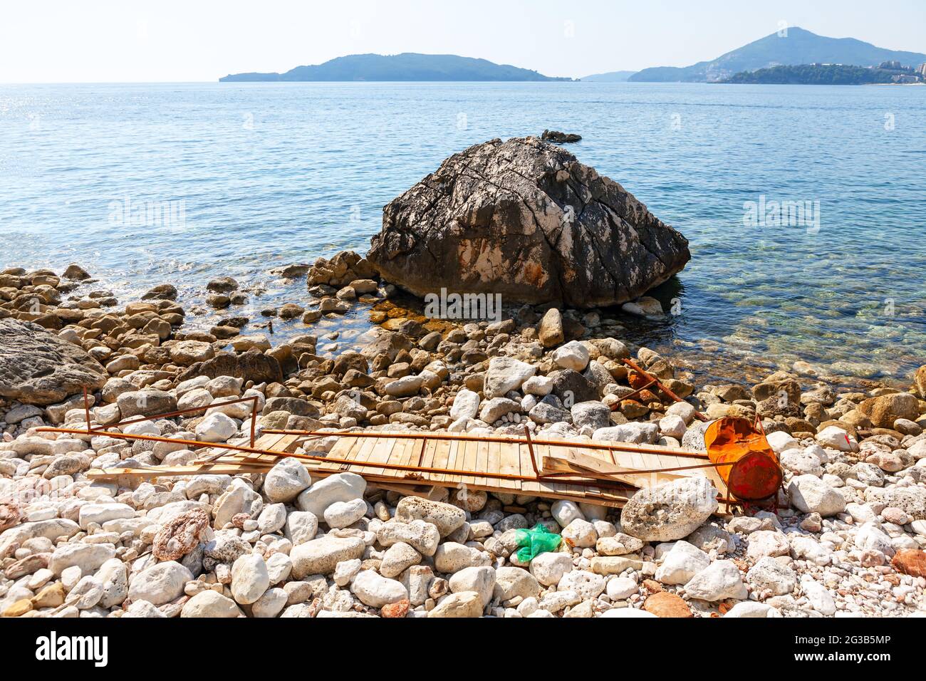 Polluted coastal waters hi-res stock photography and images - Alamy