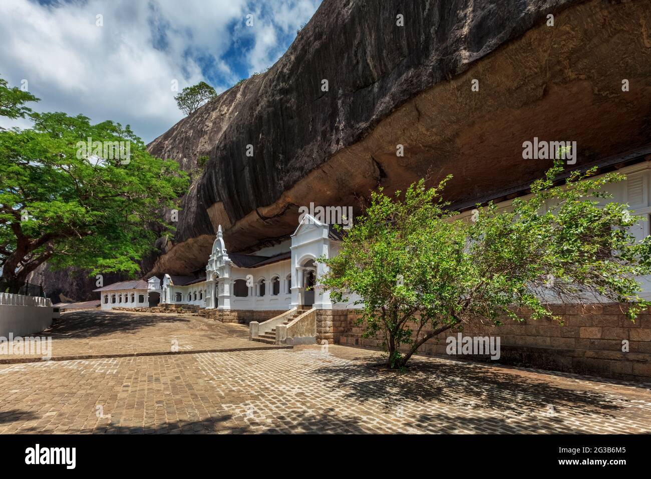 Rock temple in Dambulla, Sri Lanka Stock Photo - Alamy