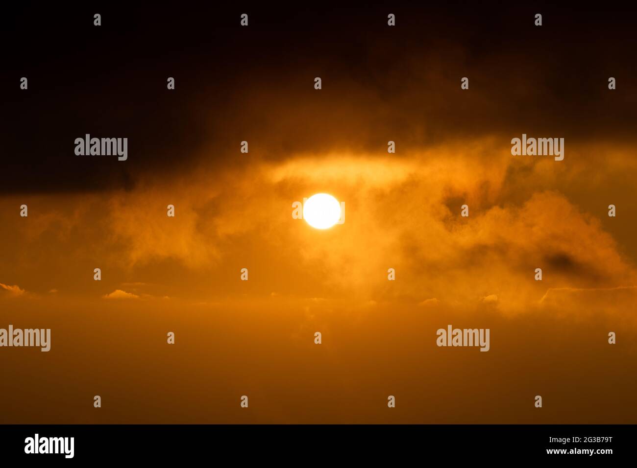 Natural scene of dramatic sunset in horizon, the golden summer light ...