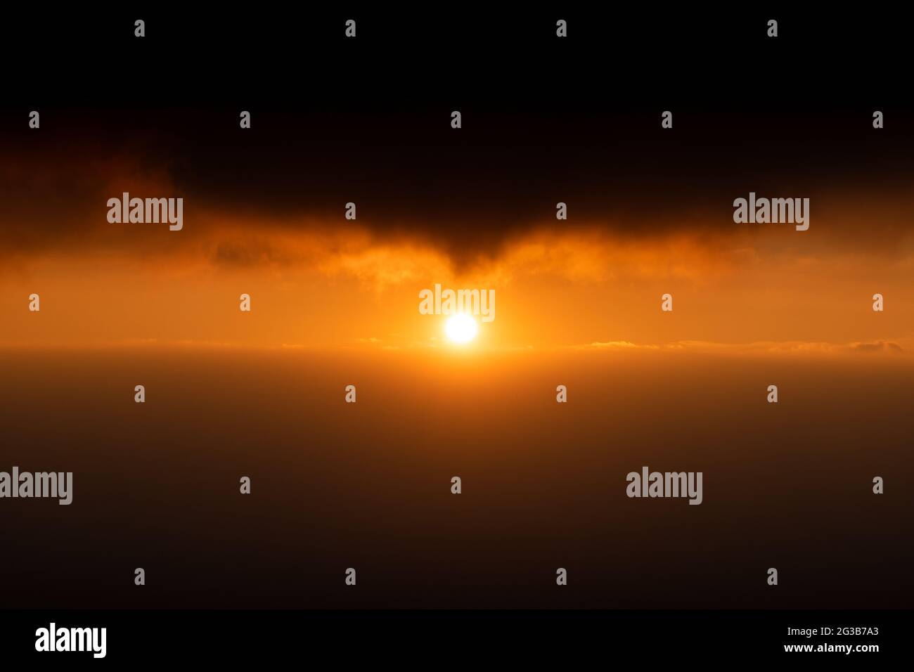 Natural scene of dramatic sunset in horizon, the golden summer light ...