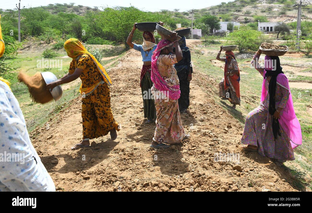 Rajasthani labourers hi-res stock photography and images - Alamy