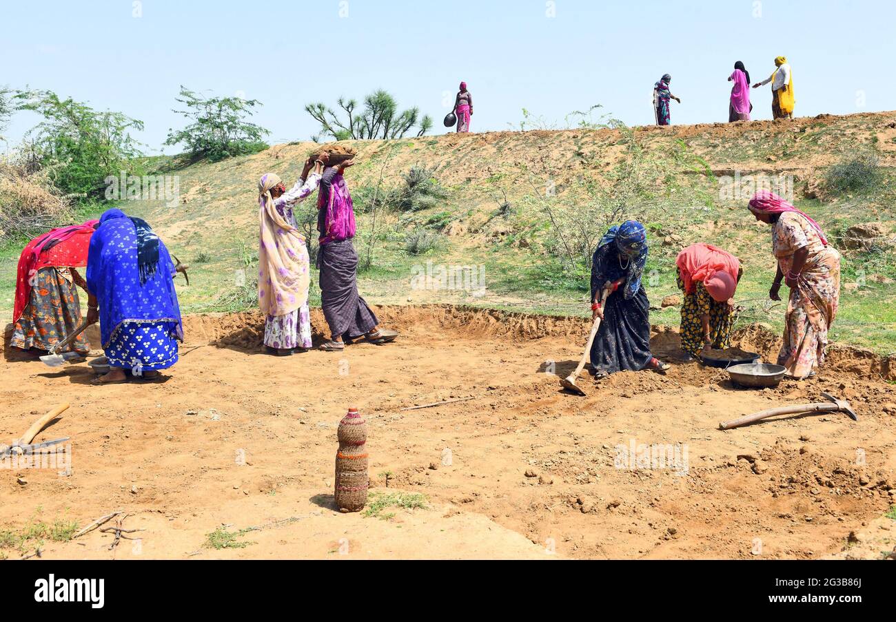 Rajasthani labourers hi-res stock photography and images - Alamy