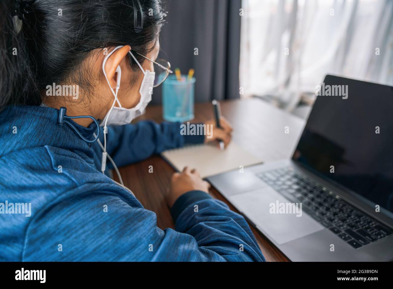 Talking classroom teacher indian hi-res stock photography and images ...