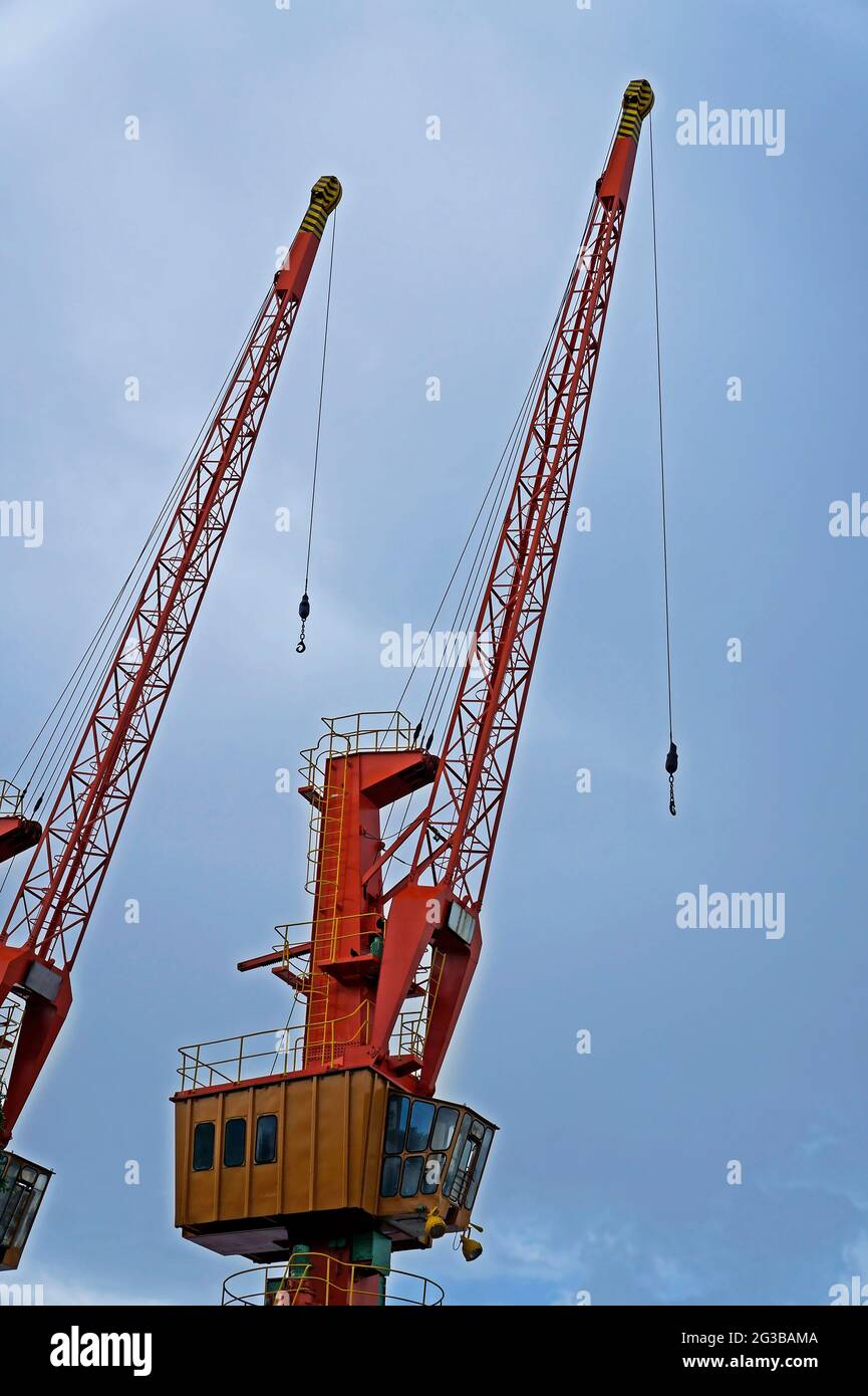 Cargo cranes hi-res stock photography and images - Alamy