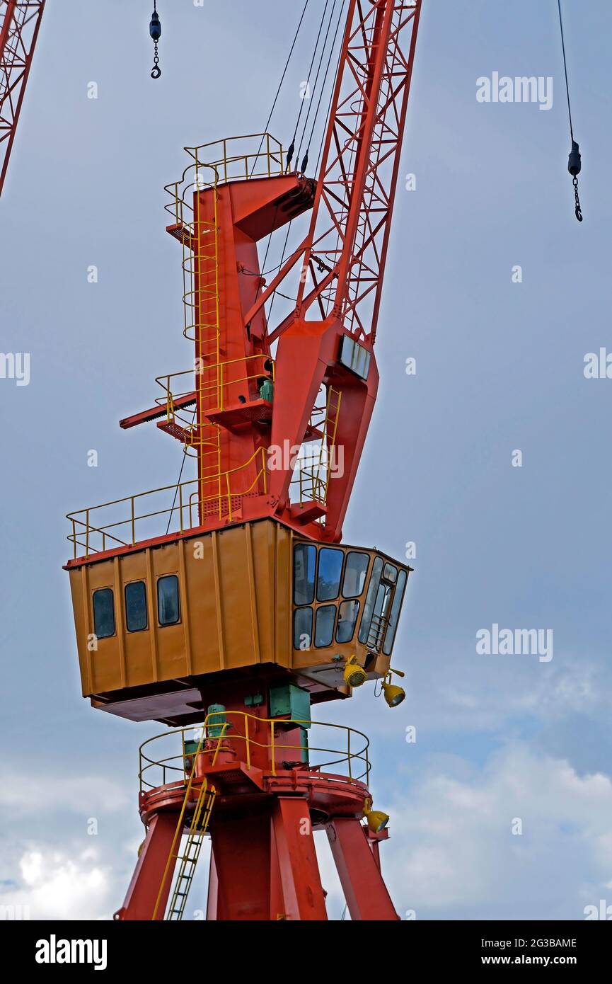 Work port crane on sky hi-res stock photography and images - Alamy