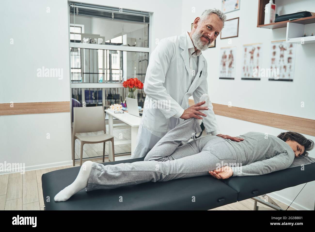 Passive stretch of the patient quadriceps by a physical therapist Stock ...