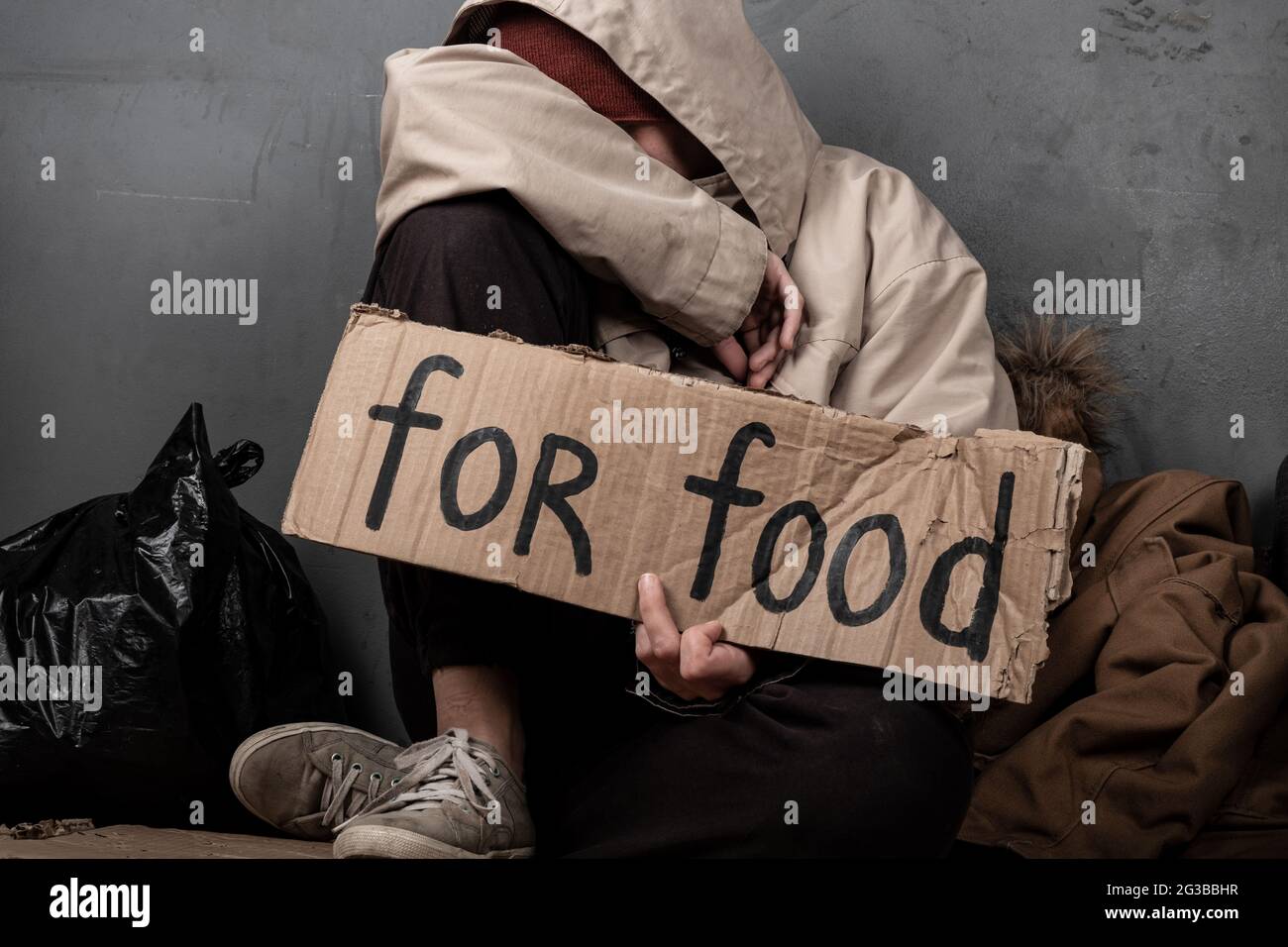 Giving food to a homeless person hi-res stock photography and images ...