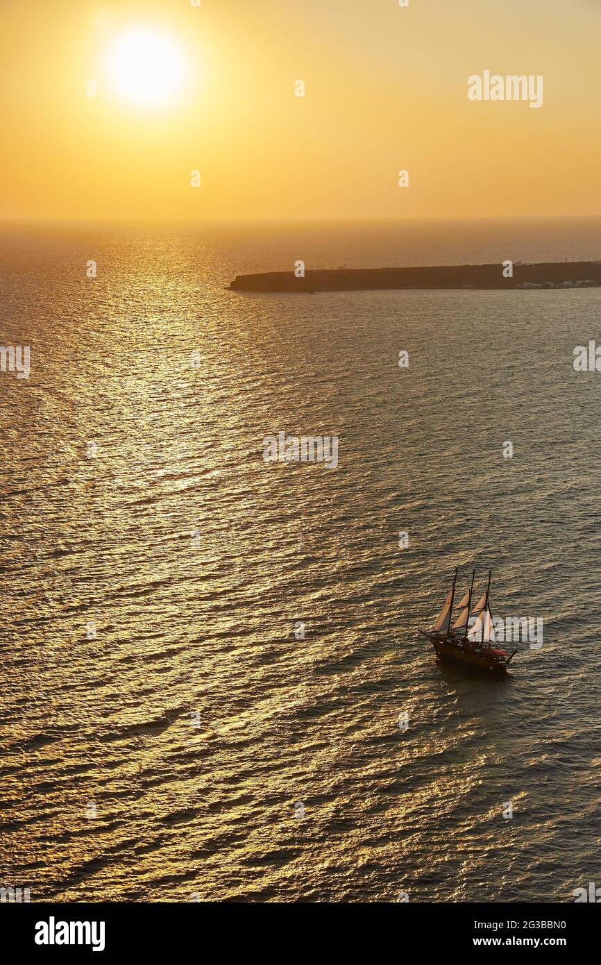 Boat yacht cruise ship tourist hi-res stock photography and images - Alamy