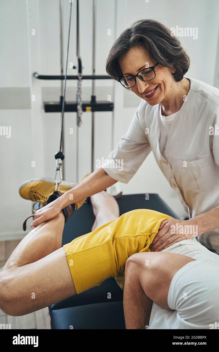 Kinesiologist hi-res stock photography and images - Alamy