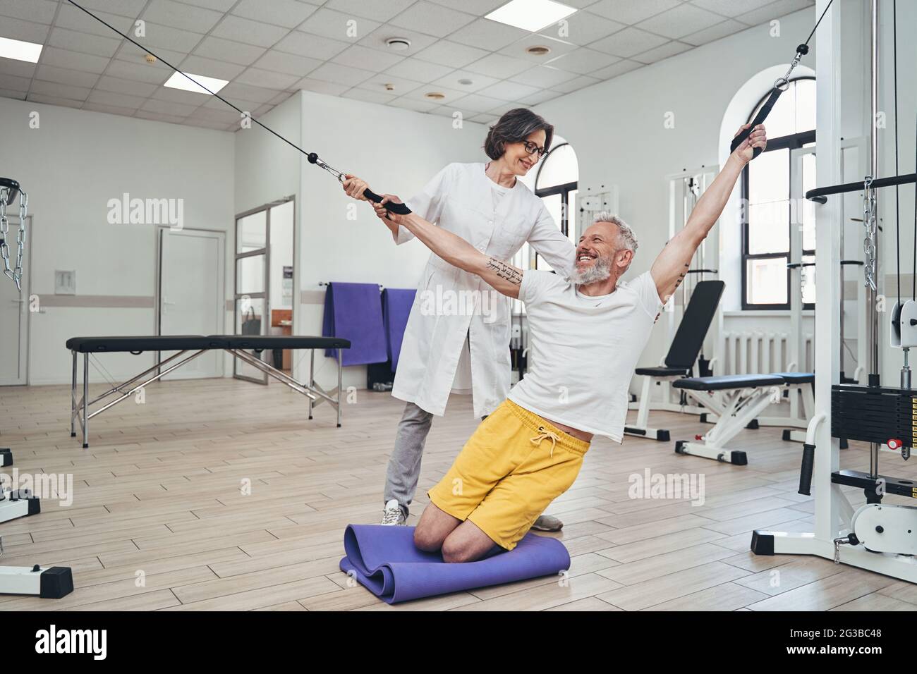 Physiotherapy session hi-res stock photography and images - Alamy
