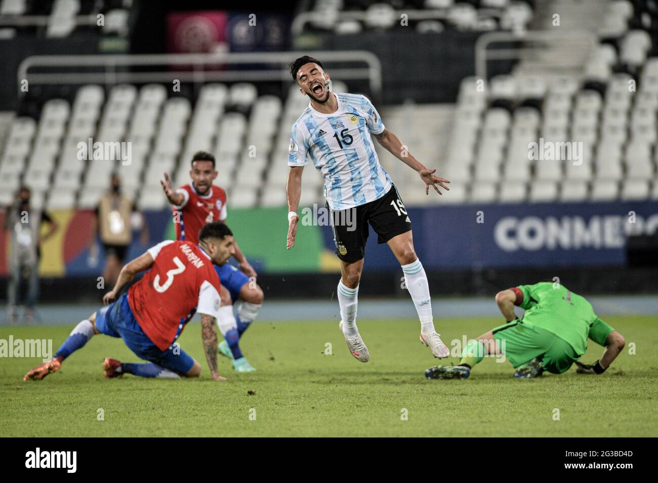 RIO DE JANEIRO, RJ - 14.06.2021: ARGENTINA X CHILE - Match between ...