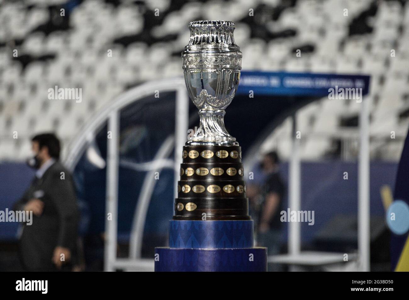 RIO DE JANEIRO, RJ - 14.06.2021: ARGENTINA X CHILE - Match between ...