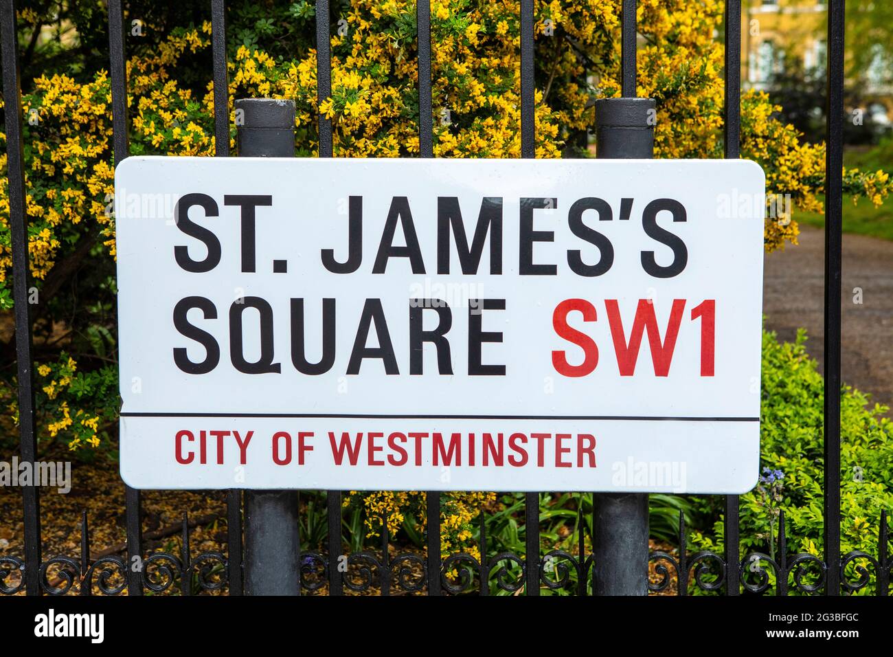 St james place sign hi-res stock photography and images - Alamy