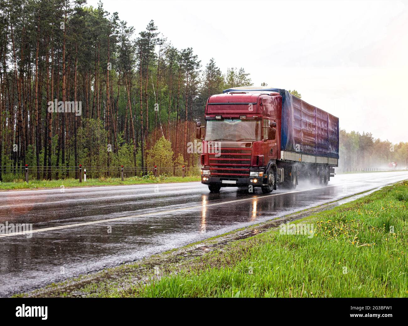 Tilt semi trailer hi-res stock photography and images - Alamy