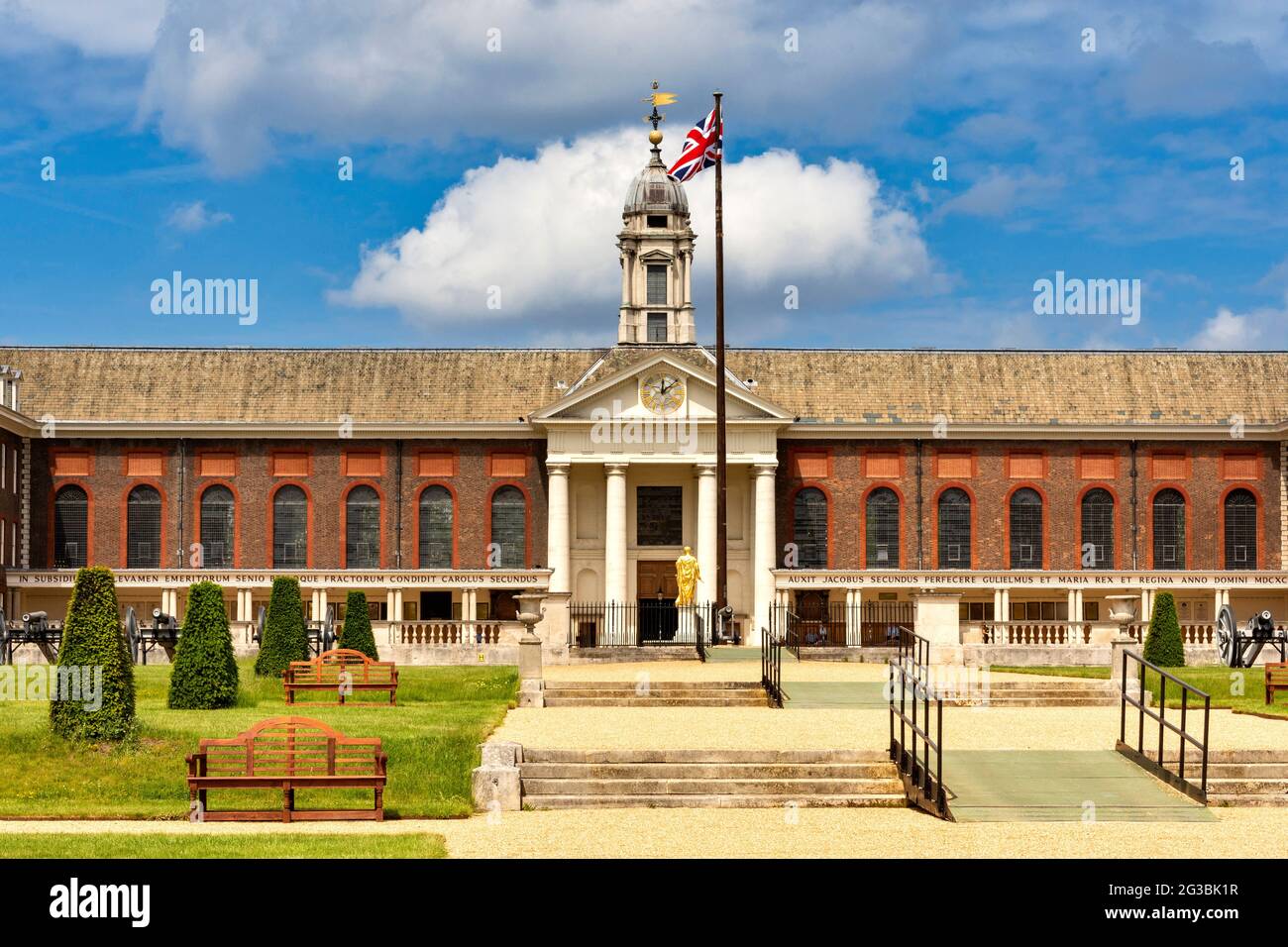 LONDON CHELSEA ROYAL HOSPITAL CHELSEA THE FRONT FACADE WITH CLOCK FLAG ...