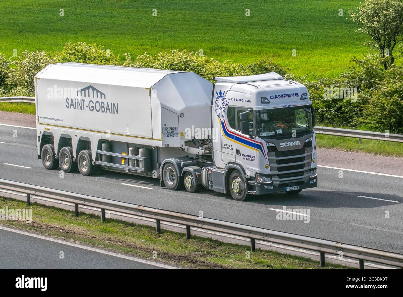 Saint gobain glass truck hi-res stock photography and images - Alamy