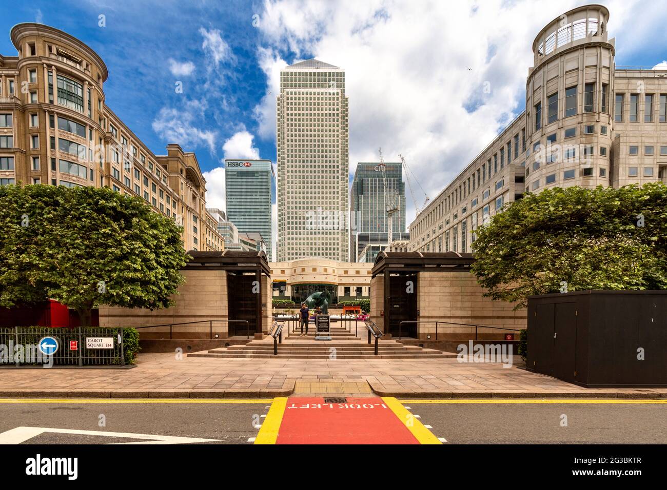 LONDON ENGLAND SKYSCRAPERS AT CANARY WHARF ENTRANCE TO CABOT SQUARE ...