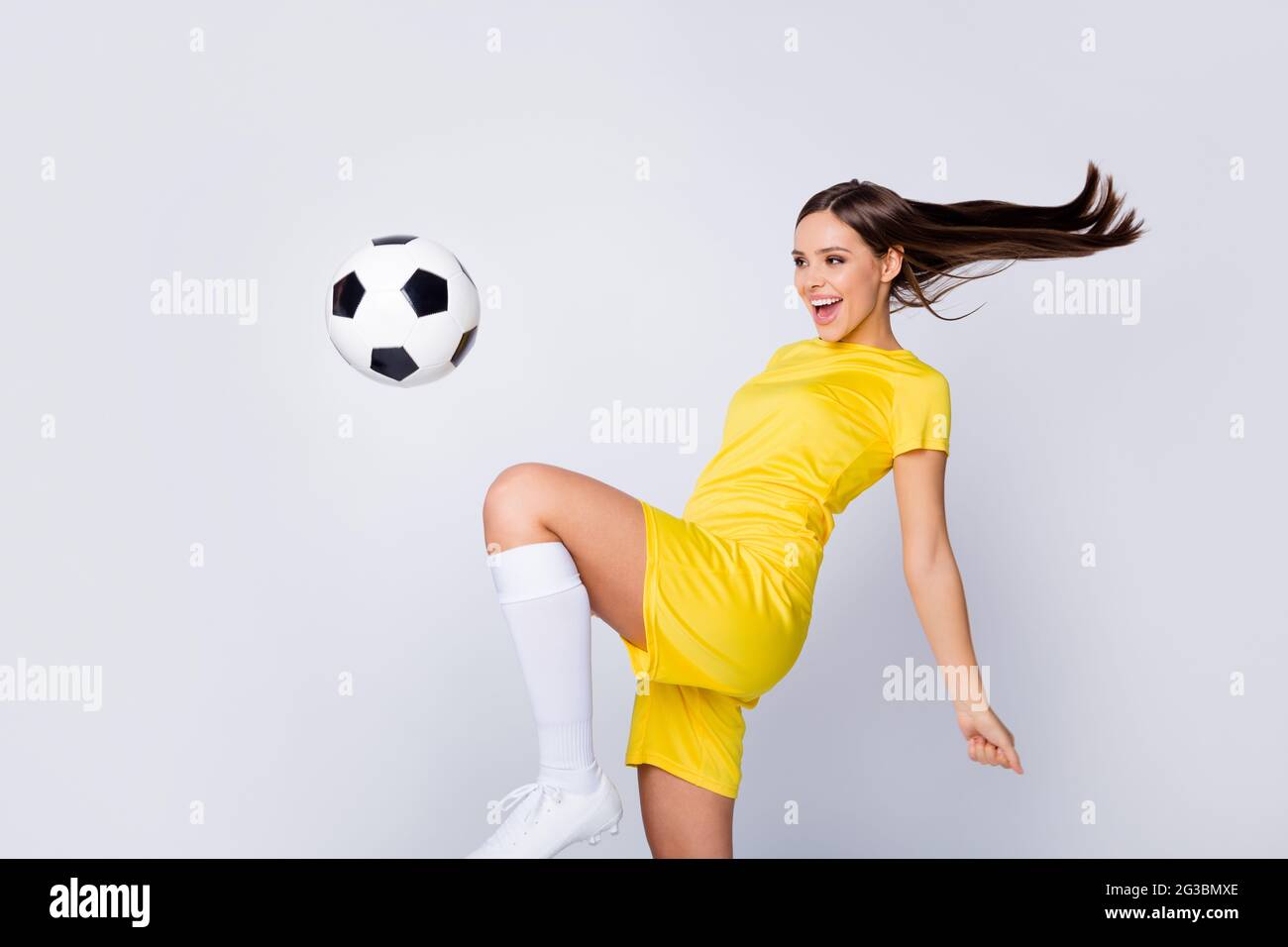 Portrait of her she nice attractive lovely cheerful cheery glad ...