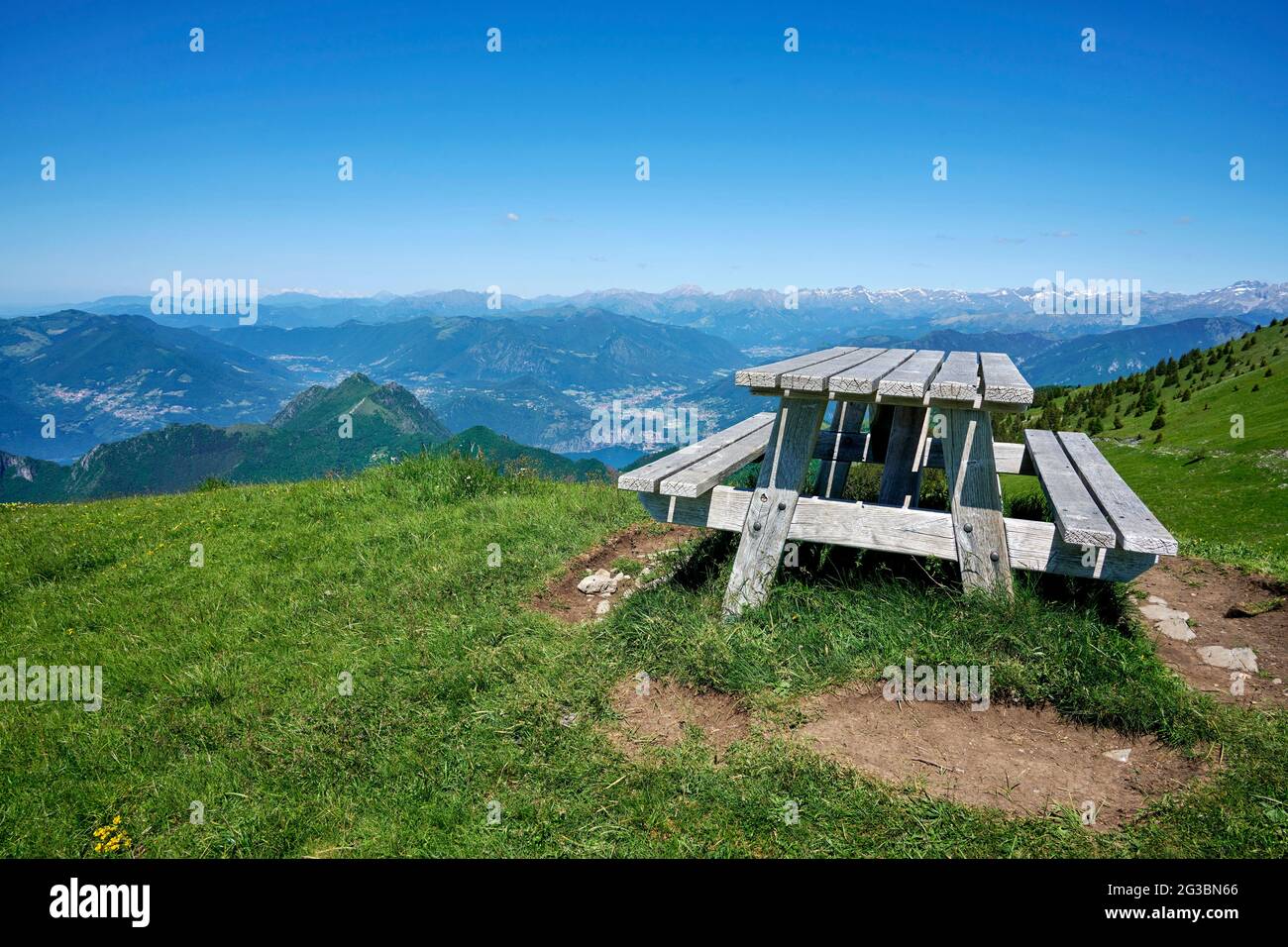 Nic table hi-res stock photography and images - Alamy