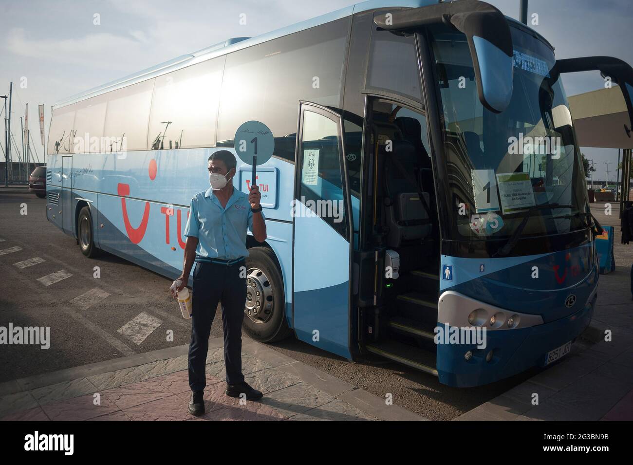Tui bus hi-res stock photography and images - Alamy