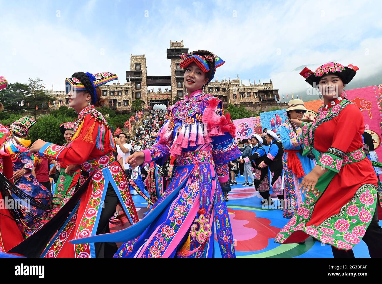 The Qiang people are dancing to celebrate the traditional Vaerezu ...